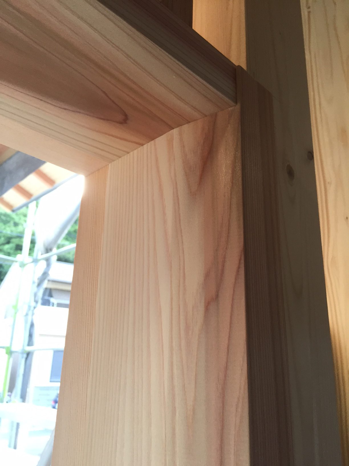 Y様邸・玄関枠。 重厚感とシンプルさを求めて。 | 岡山の本格木造注文住宅なら安藤工務店｜和モダン木の家・平屋新築を建てる安藤建築設計事務所