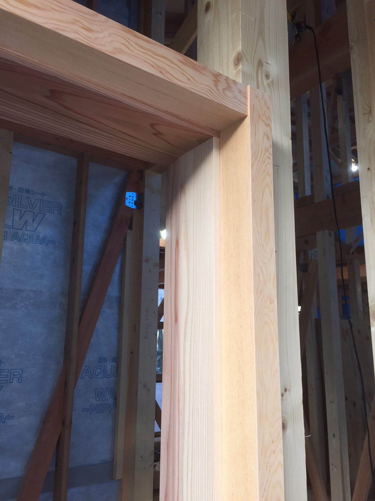 Y様邸・玄関枠。 重厚感とシンプルさを求めて。 | 岡山の本格木造注文住宅なら安藤工務店｜和モダン木の家・平屋新築を建てる安藤建築設計事務所